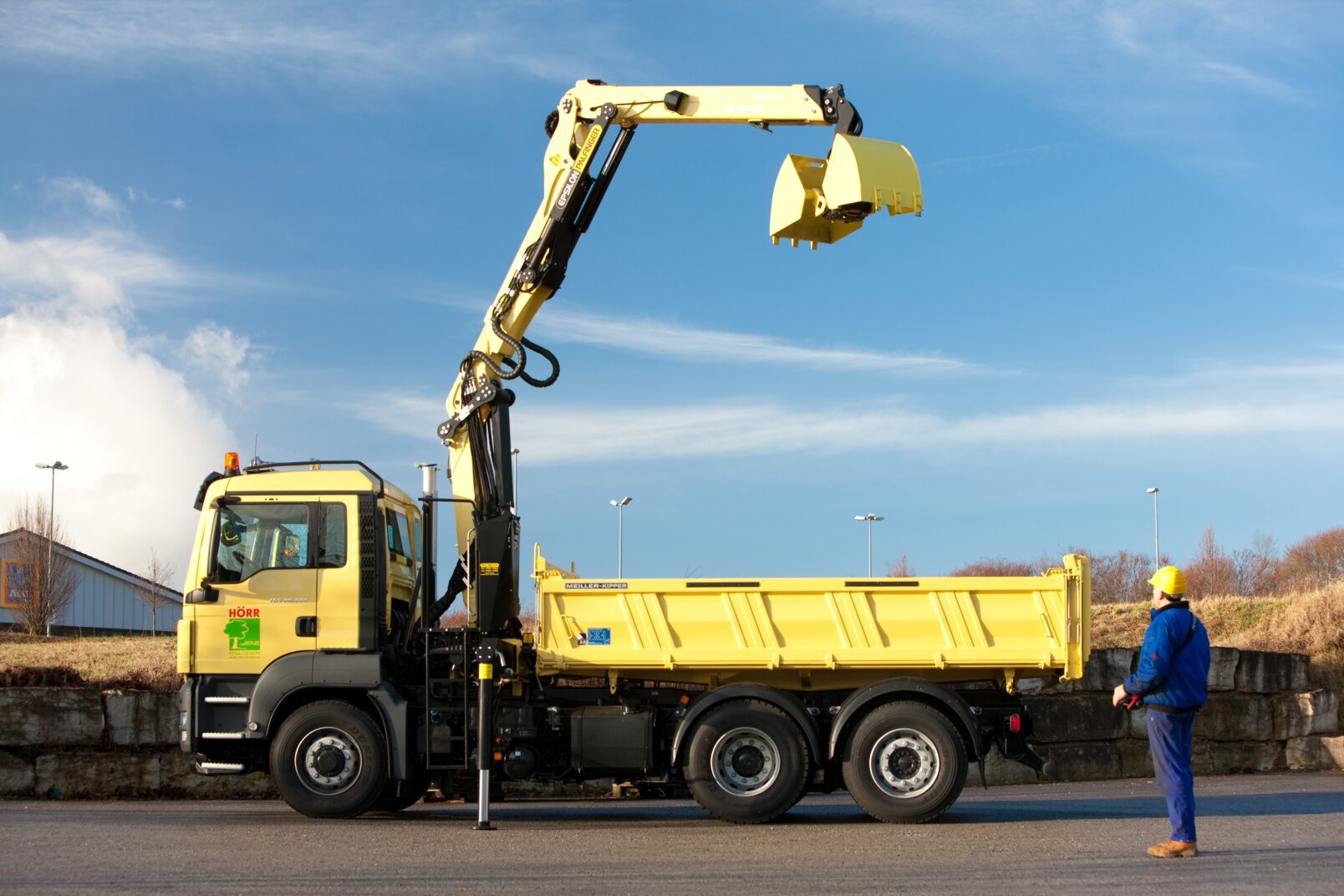 Grab cranes on tippers: M-Serie-Epsolution