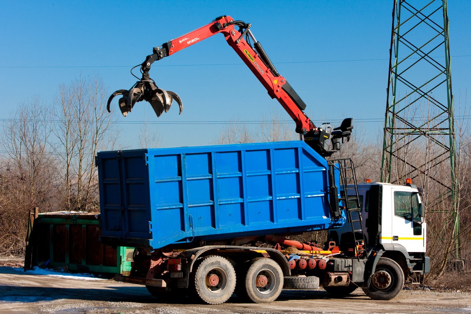 Grab cranes on tippers: M-Serie-Epsolution